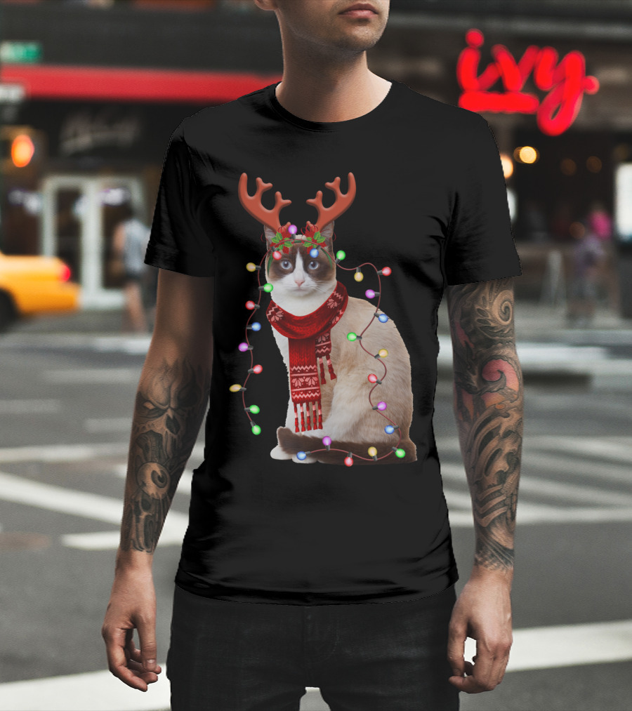 Santa Siamese Cat Reindeer Antlers Wrapped In Christmas Lights T-Shirt