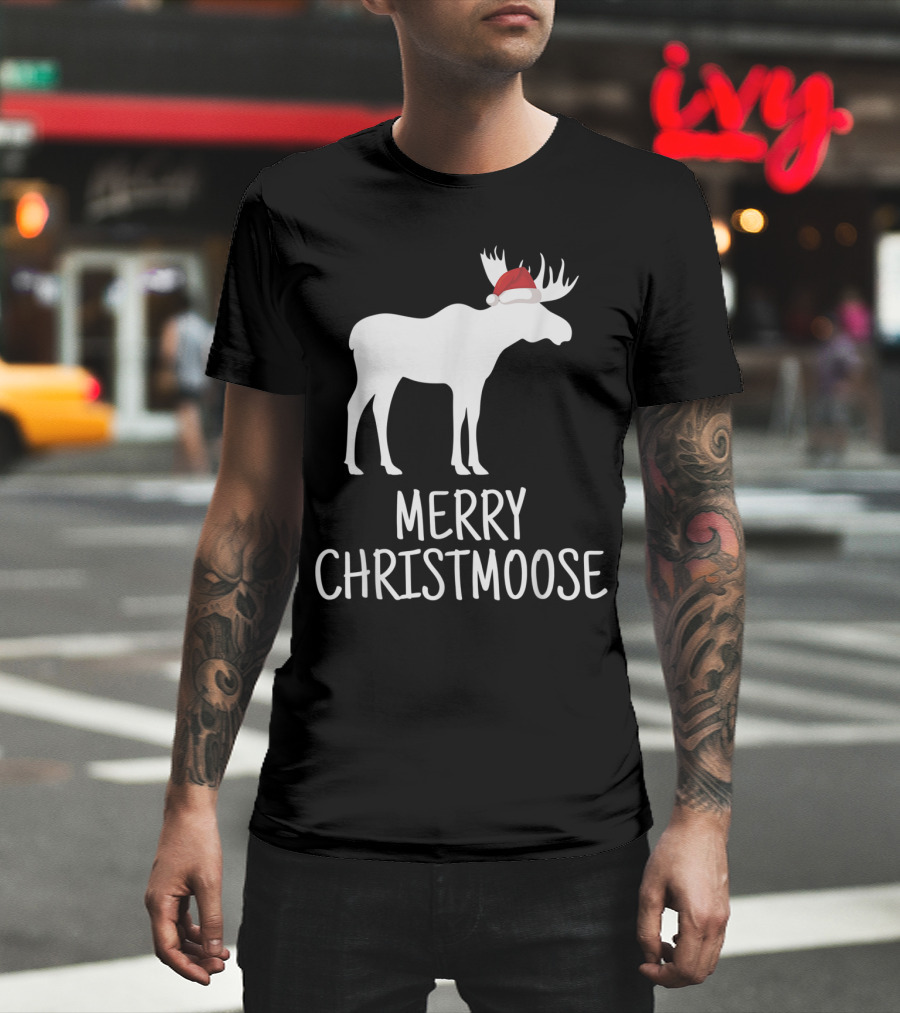 Merry Christmoose Funny Pun Animal Holiday Moose With Santa Hat T-Shirt