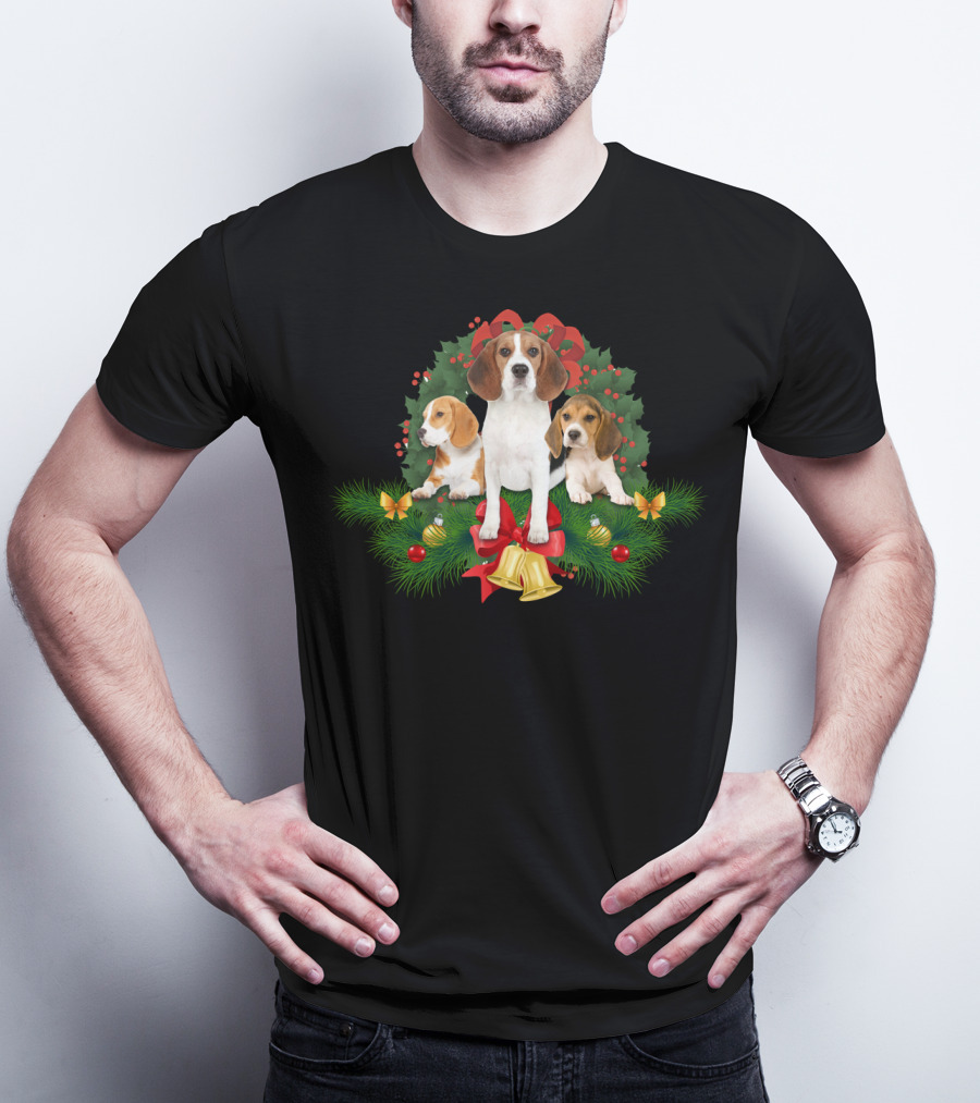 Beagle Christmas Wreath With Holly Berries And Bells T-Shirt