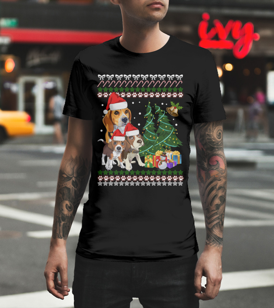 Santa Hat Beagles Christmas Tree And Gifts T-Shirt