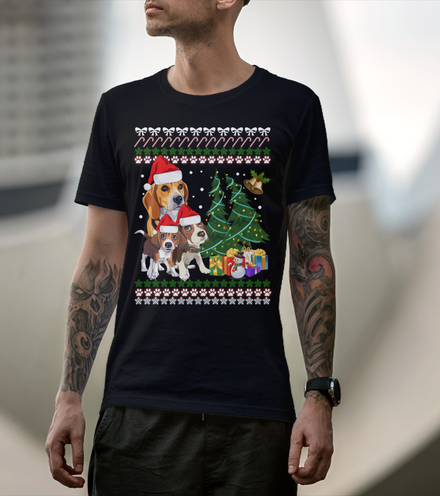 Santa Hat Beagles Christmas Tree And Gifts T-Shirt