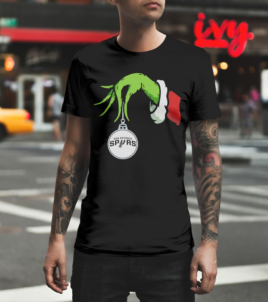 The Grinch Holding San Antonio Spurs T-Shirt