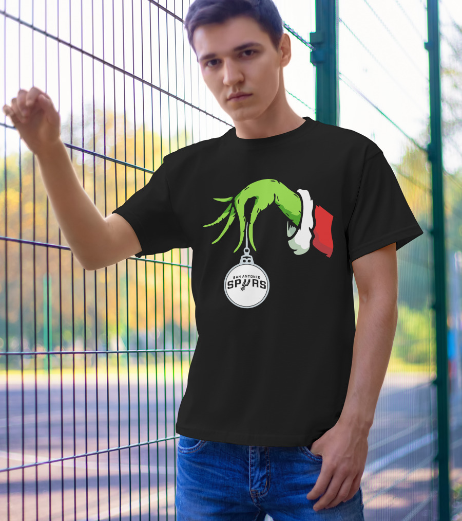 The Grinch Holding San Antonio Spurs T-Shirt