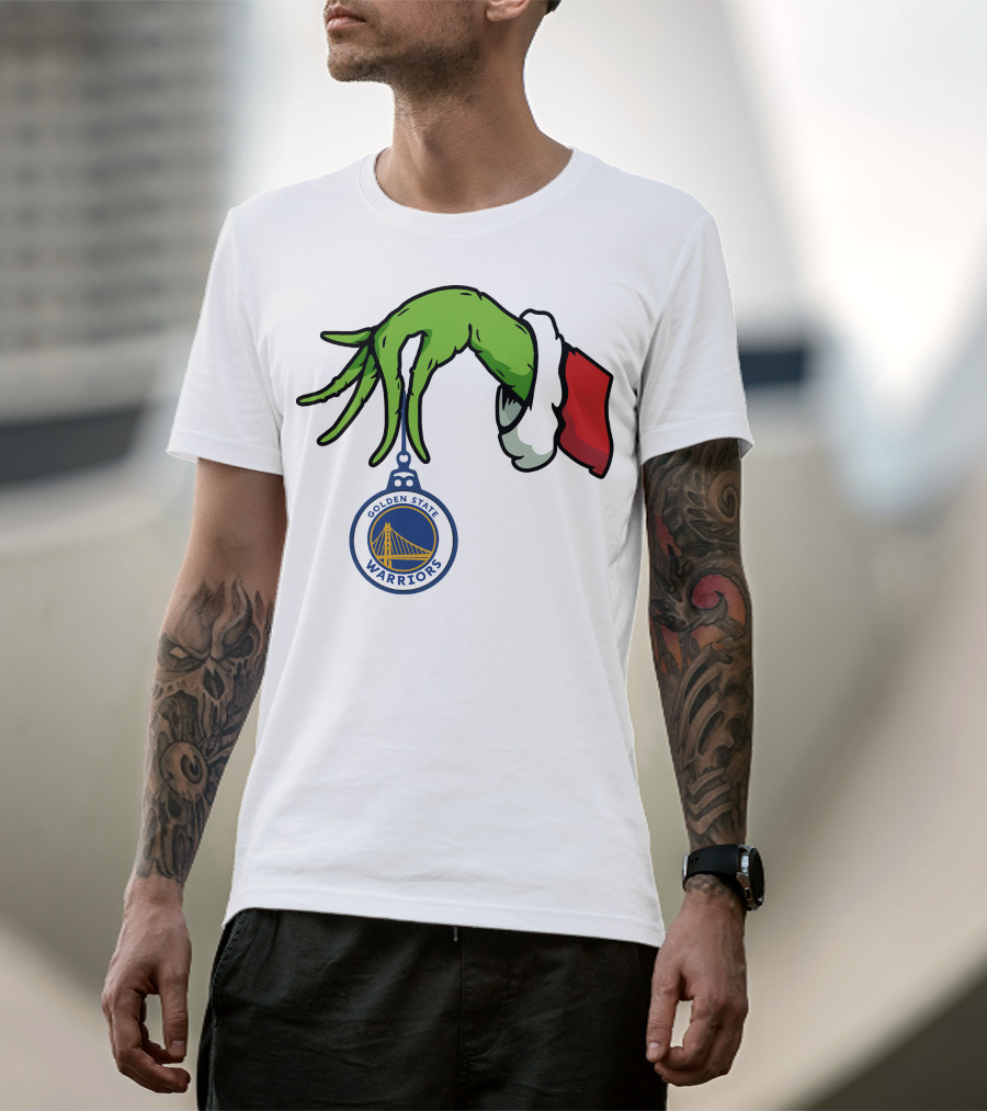 The Grinch Hand Holding Golden State Warriors T-Shirt
