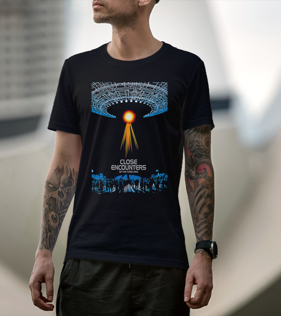 Close Encounters Of The Third Kind UFO Beam With Silhouetted Crowd T-Shirt