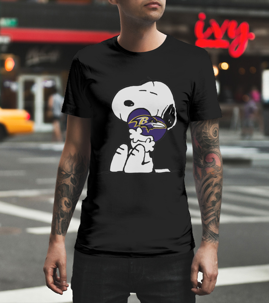 Snoopy Holding Baltimore Ravens T-Shirt