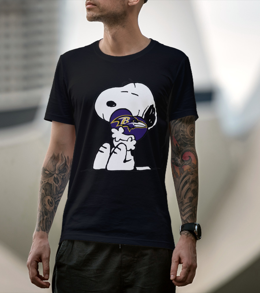 Snoopy Holding Baltimore Ravens T-Shirt