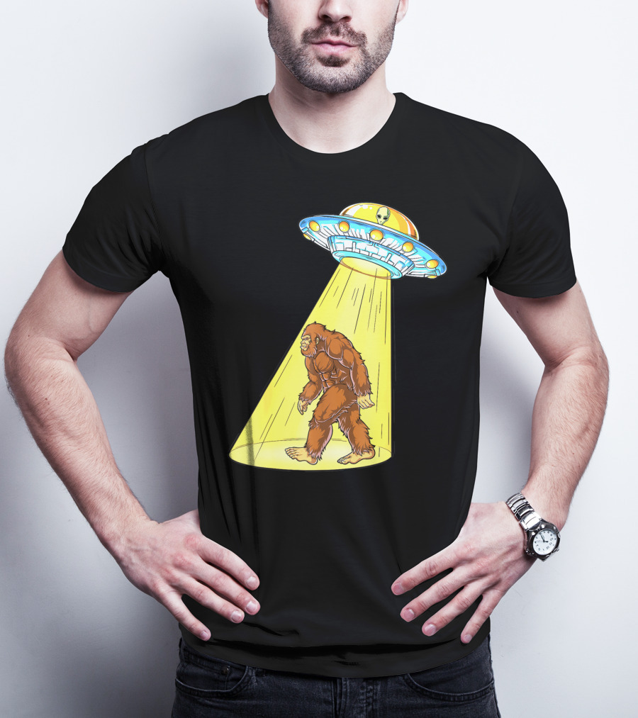Bigfoot Sasquatch UFO Abduction Alien Flying Saucer T-Shirt