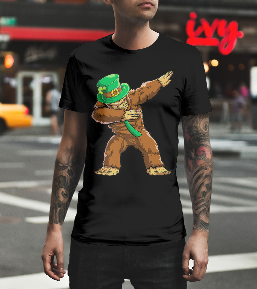 Dabbing Bigfoot St Patricks Day Leprechaun Hat T-Shirt