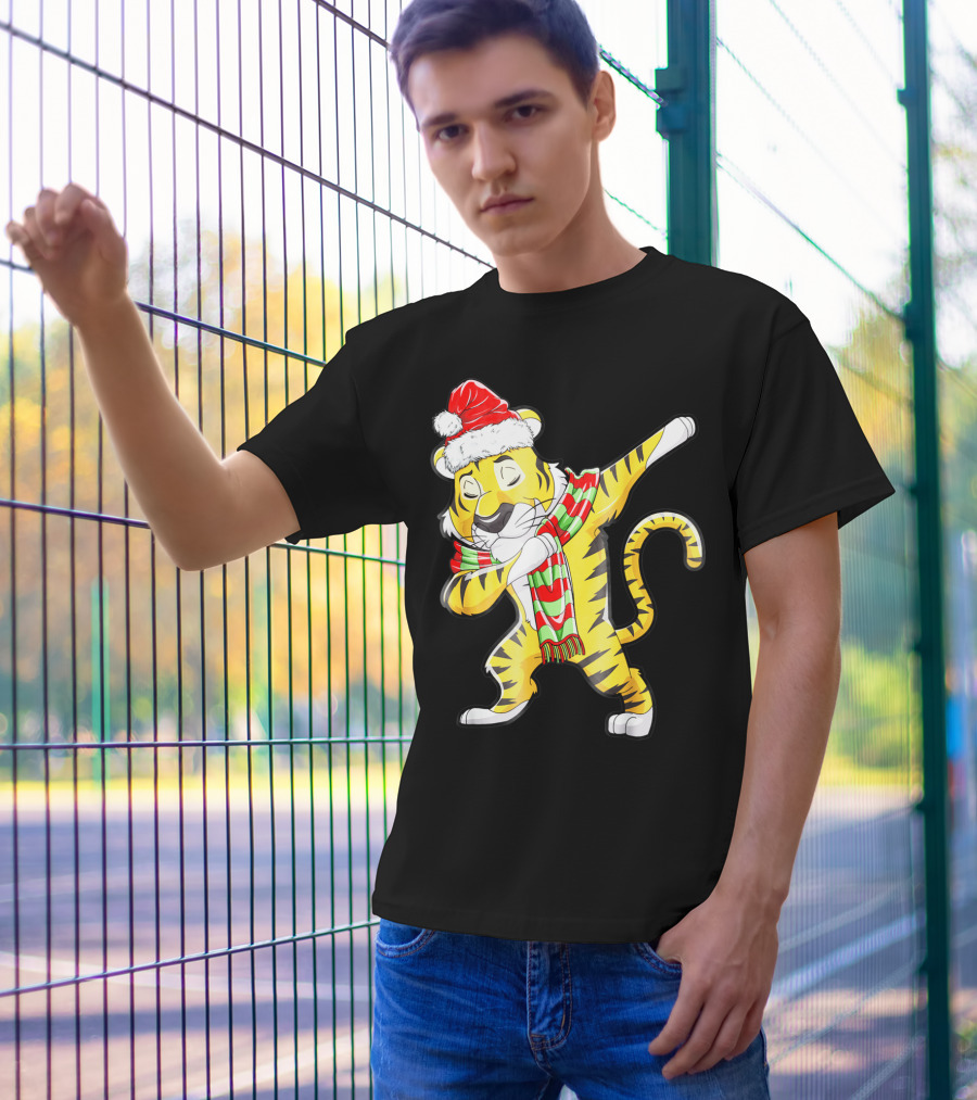 Dabbing Tiger Santa In Santa Hat And Festive Scarf T-Shirt