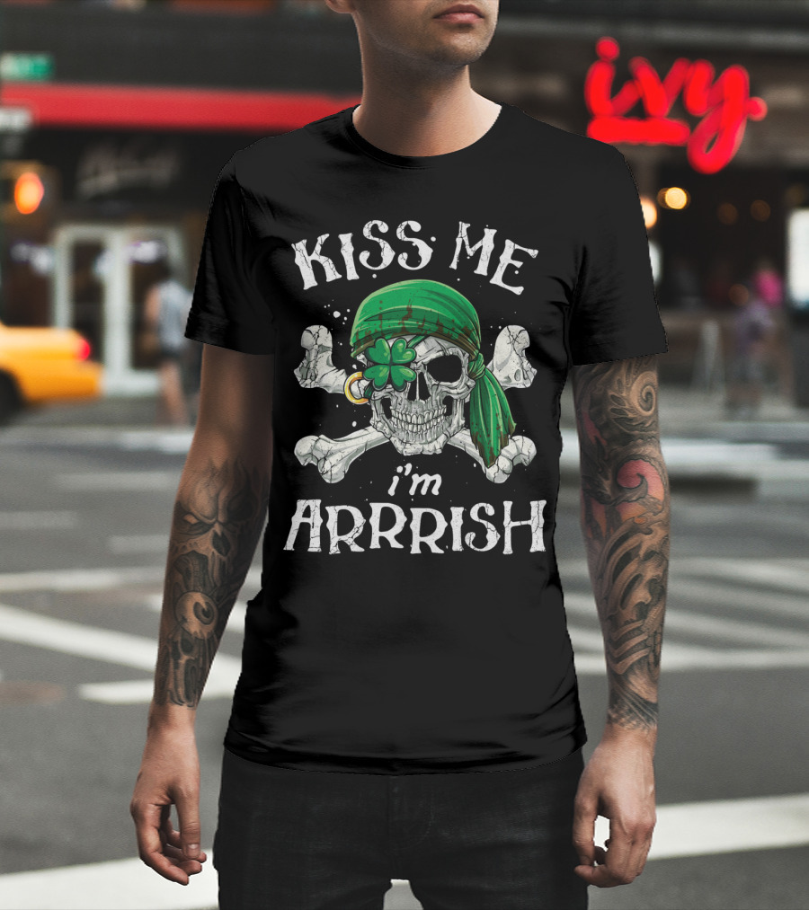 Kiss Me I'm Arrrish St Patricks Day Skull Pirate With Shamrock And Crossbones T-Shirt