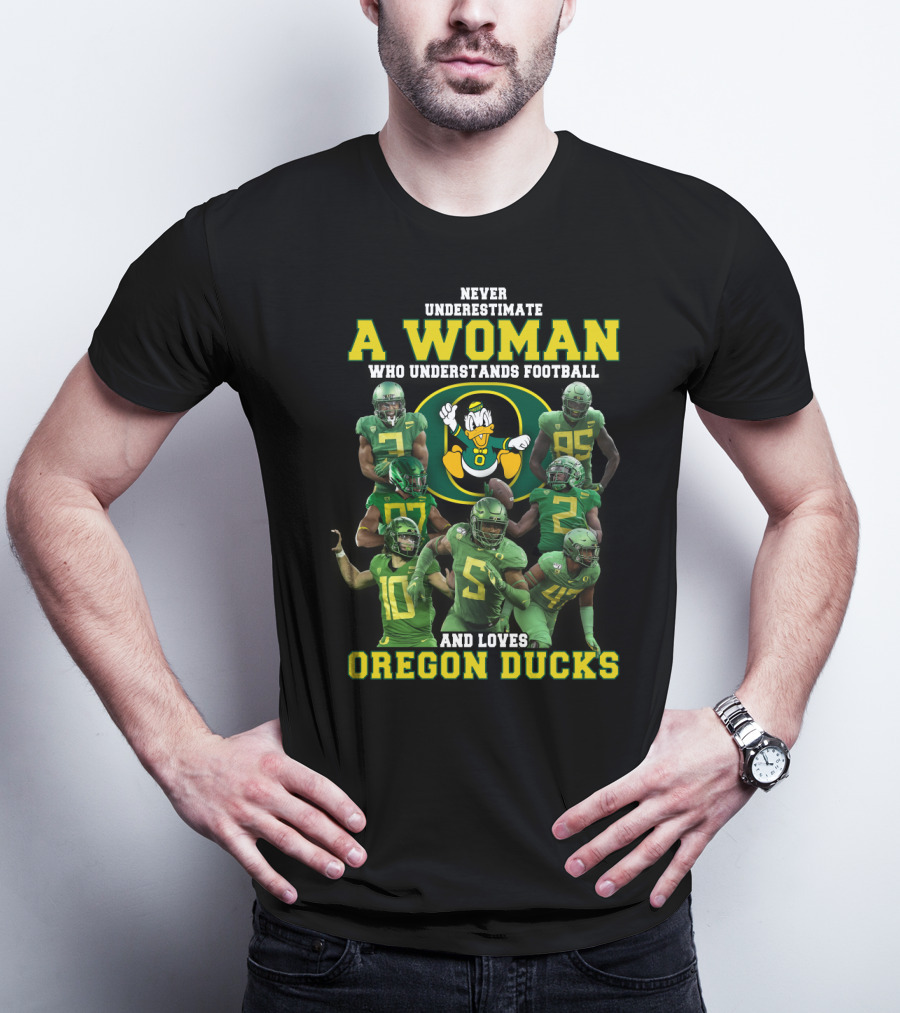 Never Underestimate A Woman Who Understands Football And Loves Oregon Ducks T-Shirt