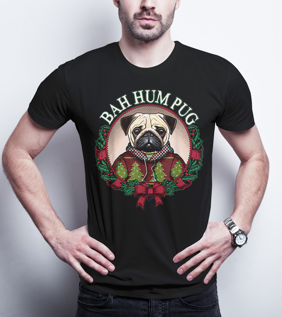 Bah Hum Pug Christmas Pun With Pug In Festive Wreath T-Shirt