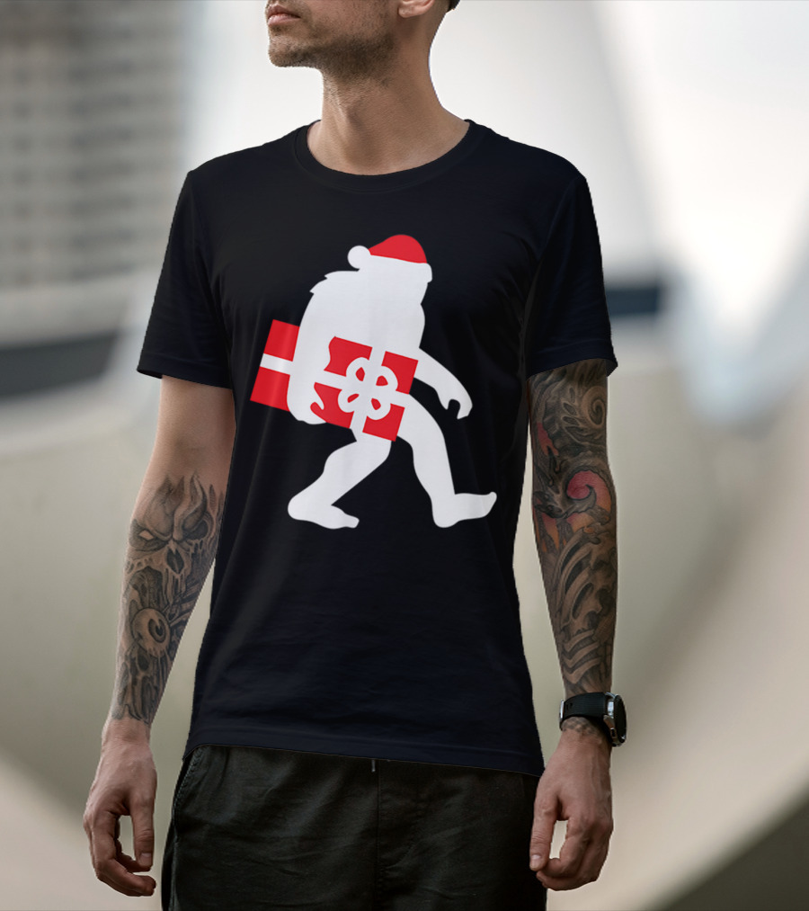 Nice Bigfoot Carrying Christmas Gift In Santa Hat T-Shirt