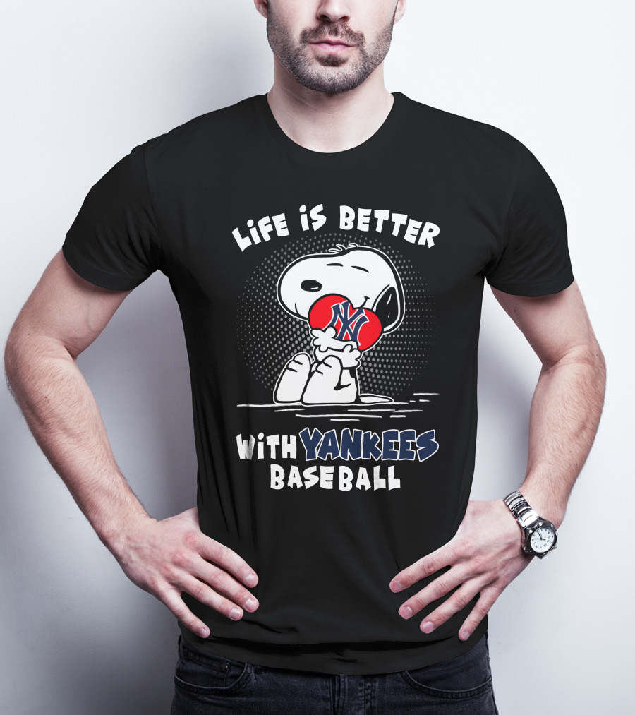 Life Is Better With Yankees Baseball Snoopy Hugging T-Shirt