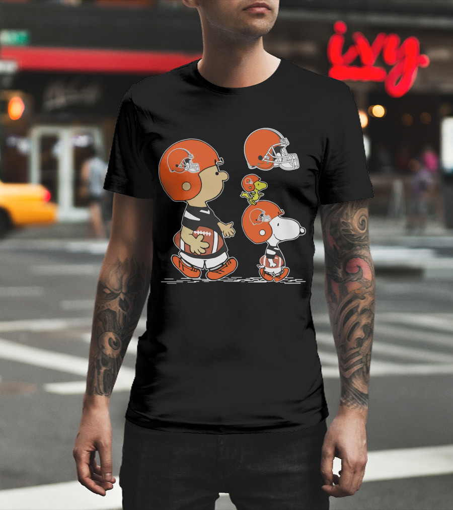Browns Charlie Brown Snoopy Woodstock Football Helmets T-Shirt