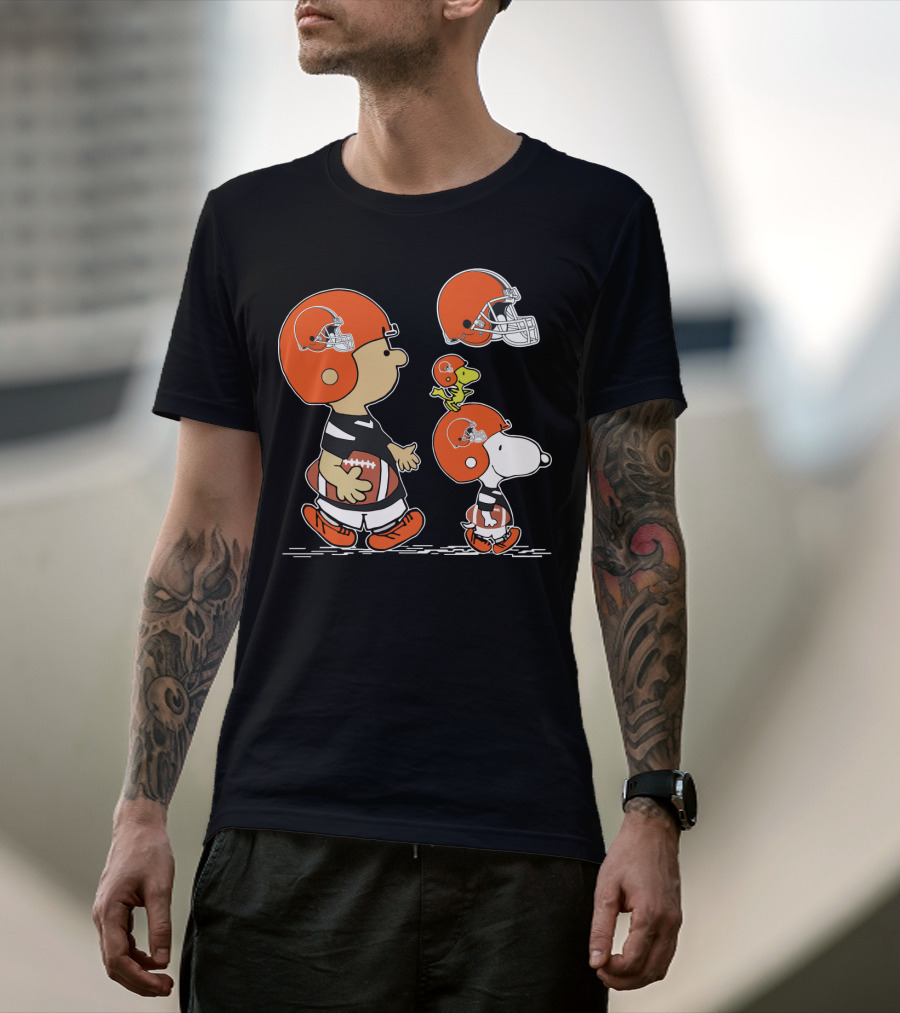 Browns Charlie Brown Snoopy Woodstock Football Helmets T-Shirt