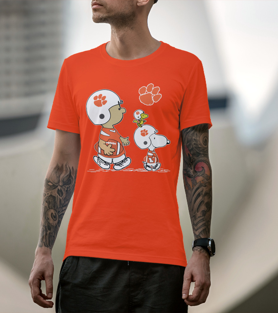 Clemson Tigers Snoopy Football Helmets And Paw Print Charlie Brown Woodstock T-Shirt