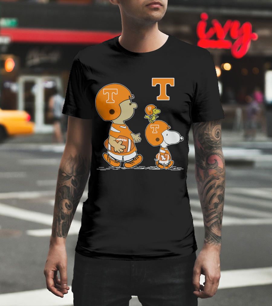 Tennessee Volunteers Snoopy Woodstock Peanuts Football Helmet Team Spirit T-Shirt