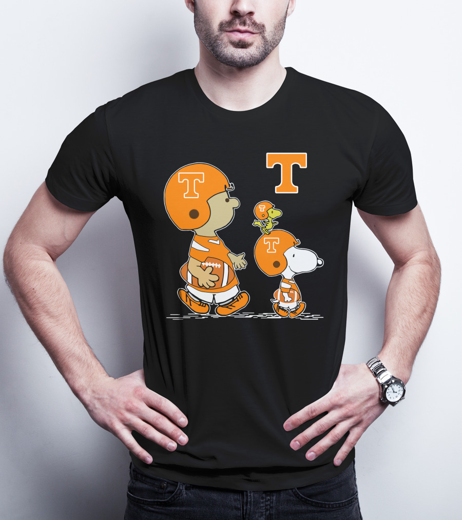 Tennessee Volunteers Snoopy Woodstock Peanuts Football Helmet Team Spirit T-Shirt