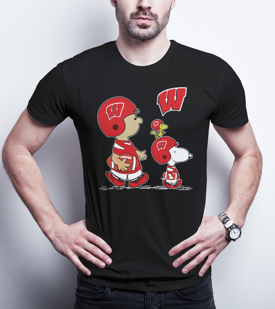 Wisconsin Badgers Snoopy Charlie Brown Woodstock Football Helmets T-Shirt