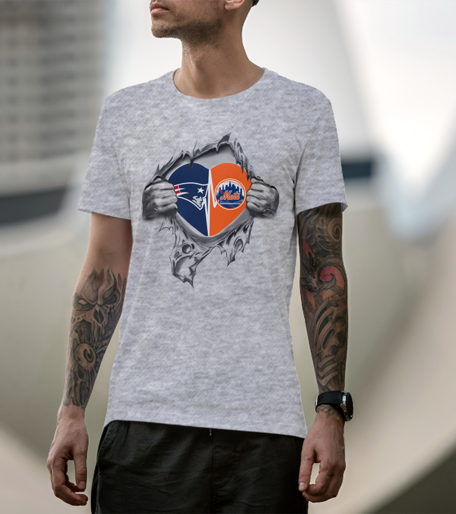 Patriots Mets Heart Design Featuring Iconic Logos And Split Color Scheme T-Shirt