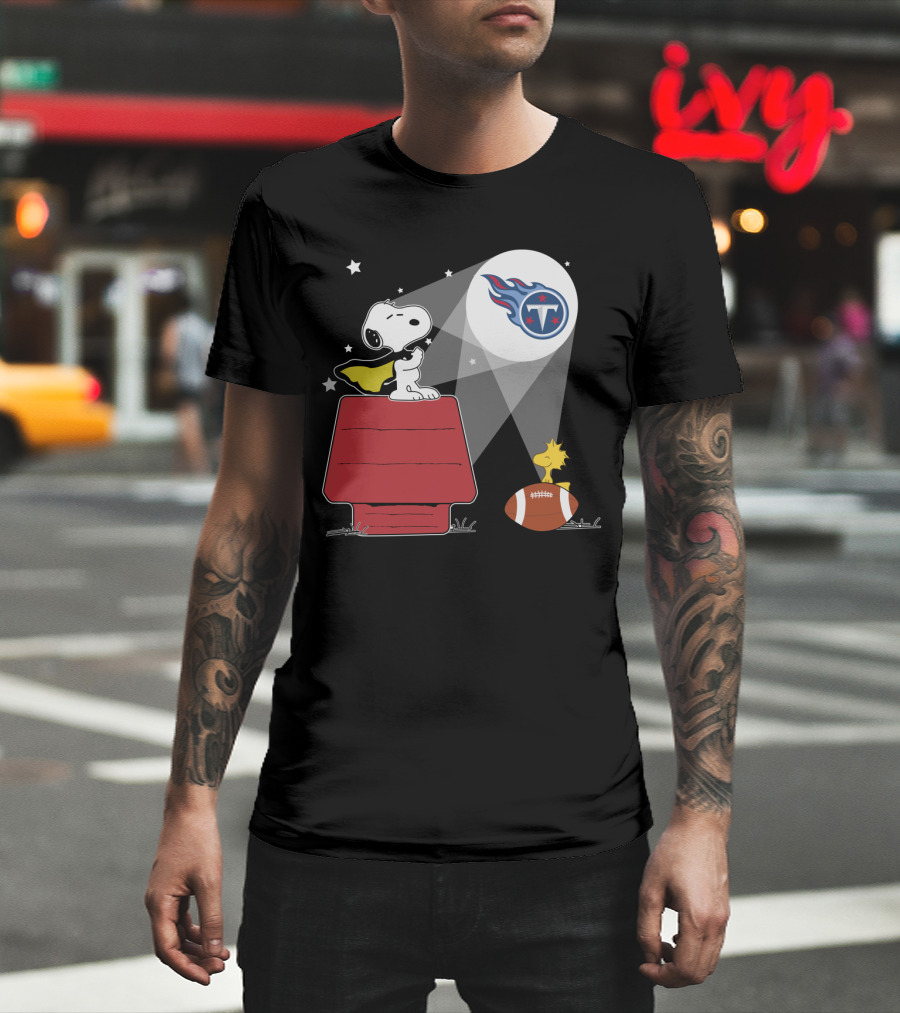 Snoopy And Woodstock With Tennessee Titans Moonlight Football Scene T-Shirt