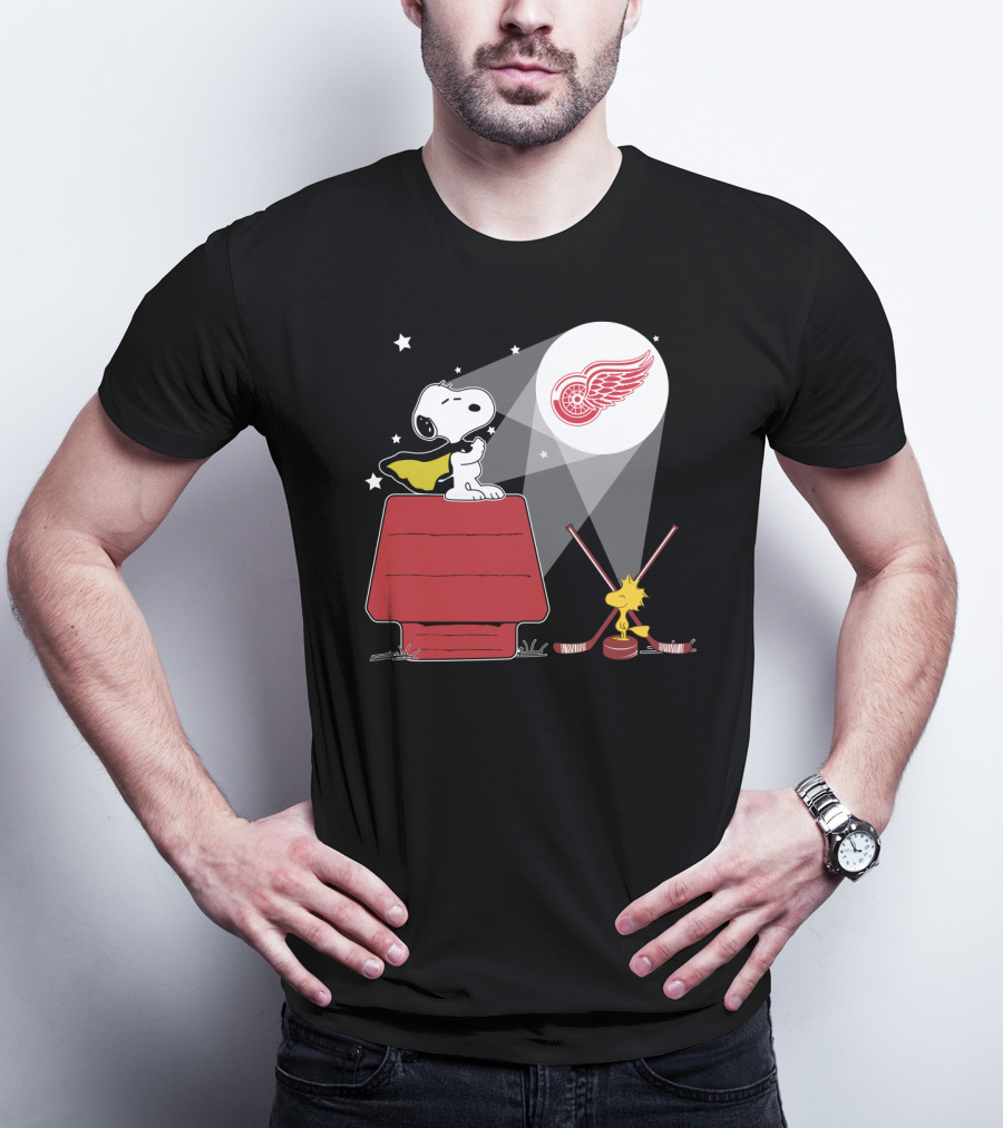 Detroit Red Wings Snoopy And Woodstock Moonlight Scene T-Shirt