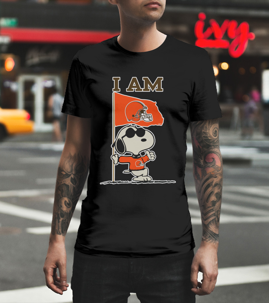 I Am Cleveland Browns Snoopy Football Flag T-Shirt