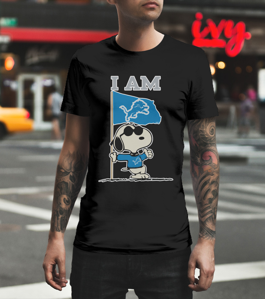 I Am Detroit Lions Snoopy Flag Football Fan T-Shirt