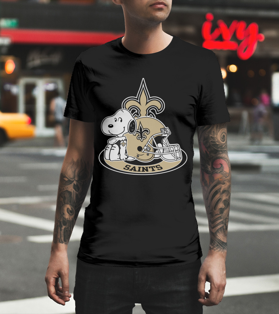 Snoopy New Orleans Saints Football Helmet Fleur-De-Lis T-Shirt