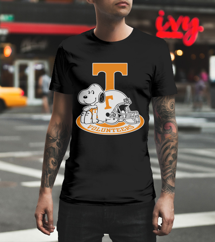 Snoopy Tennessee Volunteers Football Helmet T-Shirt