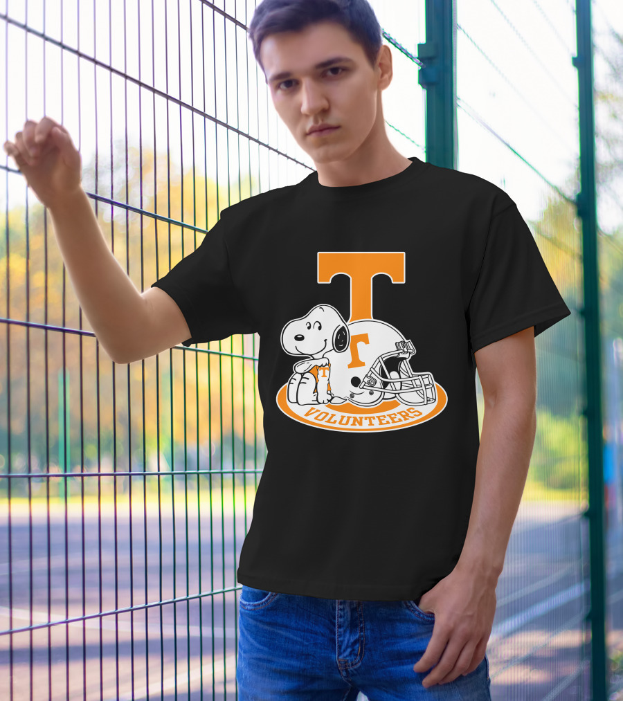 Snoopy Tennessee Volunteers Football Helmet T-Shirt