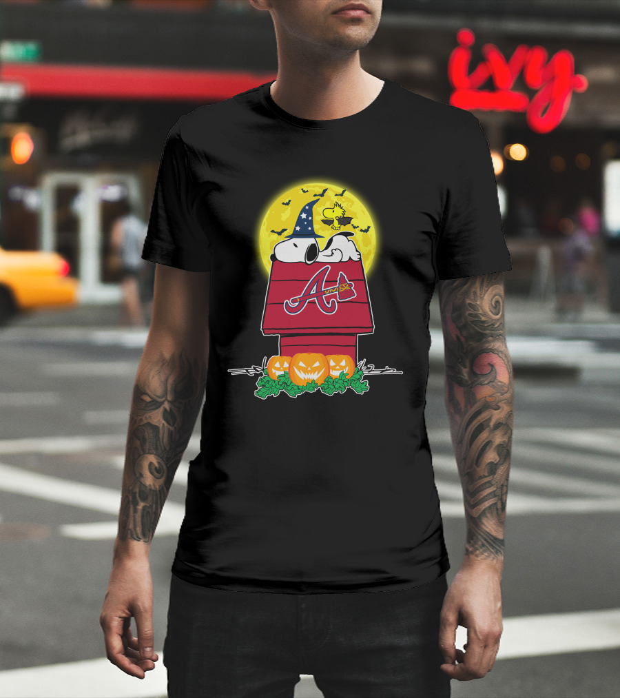 Atlanta Braves Snoopy Halloween Peanuts Moon Pumpkins Woodstock T-Shirt