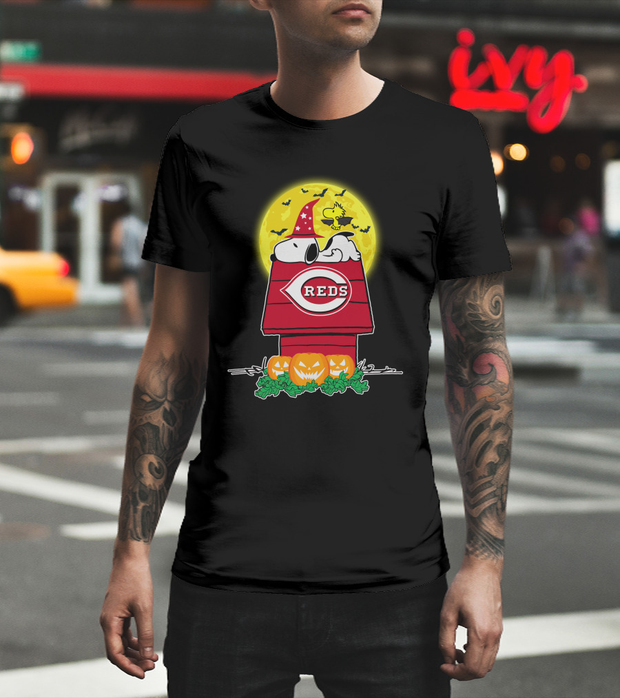 Cincinnati Reds Snoopy Halloween Doghouse Moon Pumpkins T-Shirt