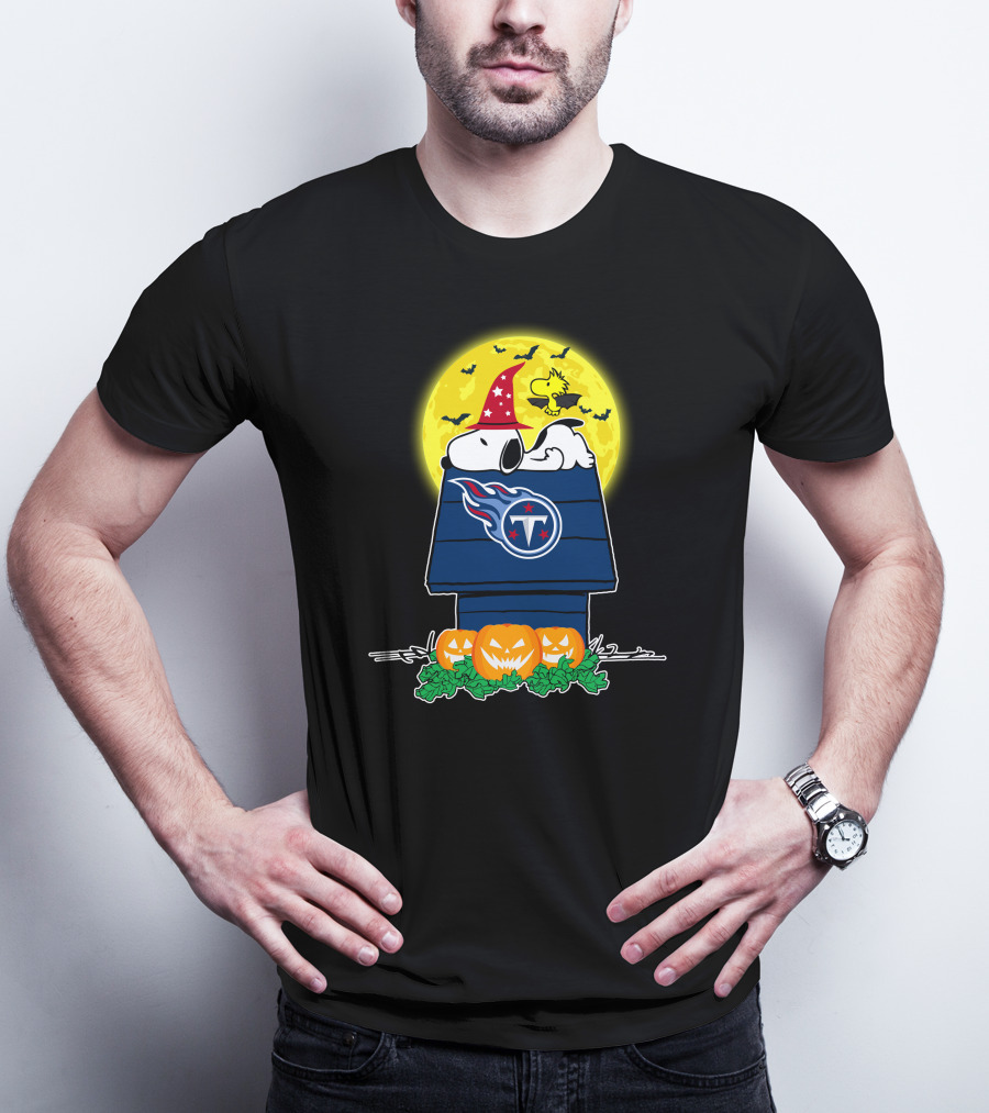 Tennessee Titans Snoopy Halloween Peanuts Doghouse Bats Pumpkins Woodstock Moon T-Shirt