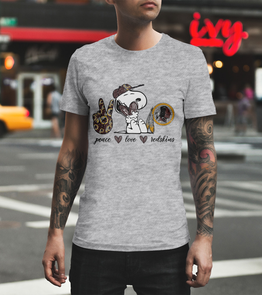 Peace Love Washington Redskins Snoopy Embrace T-Shirt