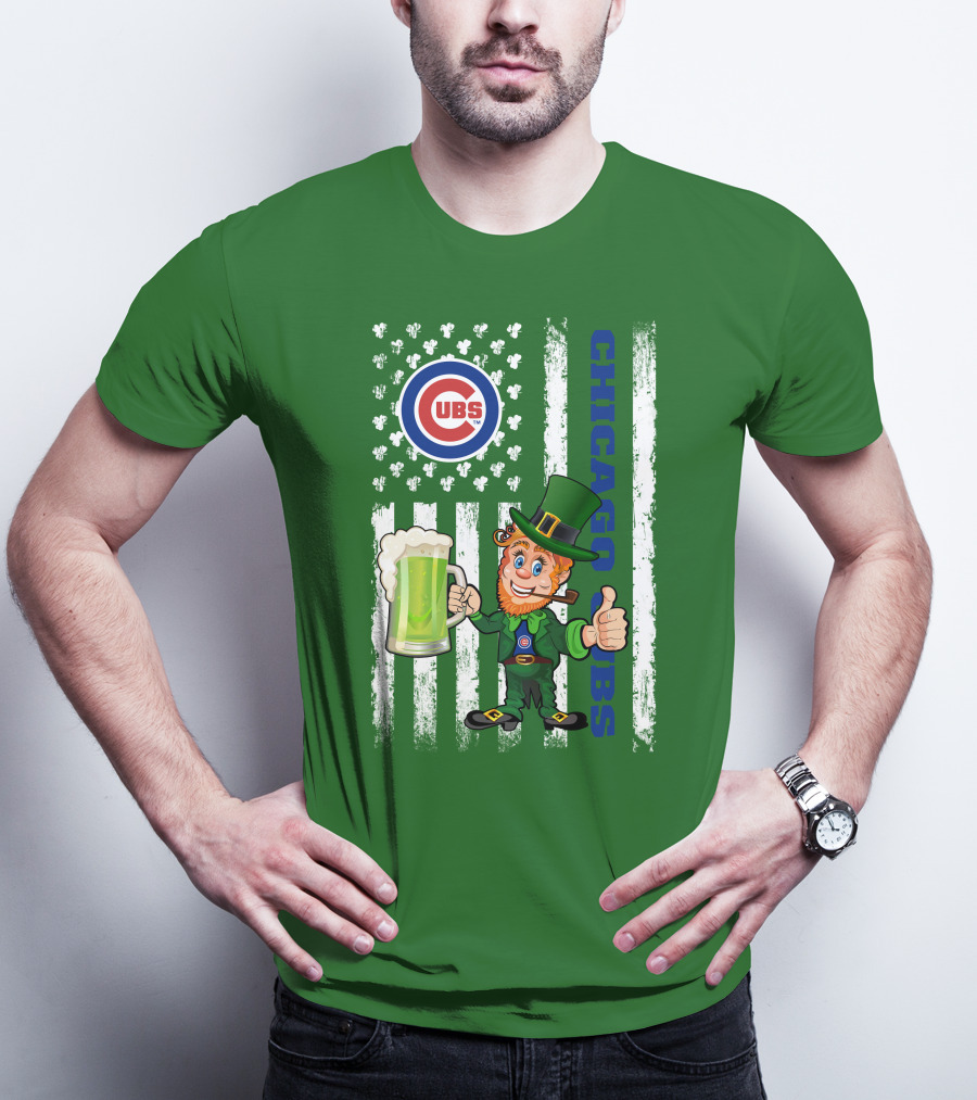 Chicago Cubs St Patrick's Day Leprechaun With Shamrocks And Flag T-Shirt