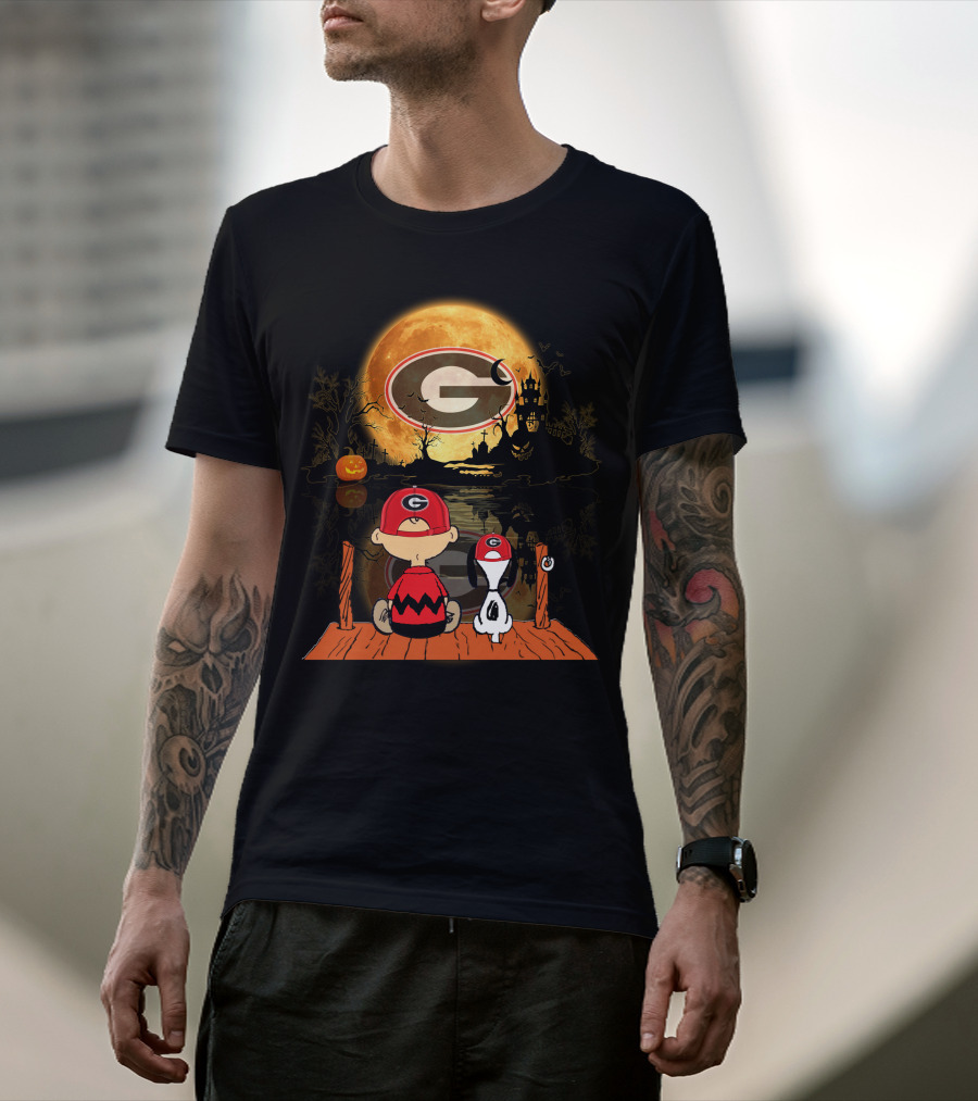 Georgia Bulldogs Halloween Moonlit Dock Scene With Peanuts Characters Charlie Brown And Snoopy Reflections T-Shirt