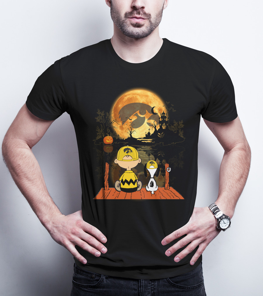 Iowa Hawkeyes Halloween Full Moon Peanuts Reflection T-Shirt
