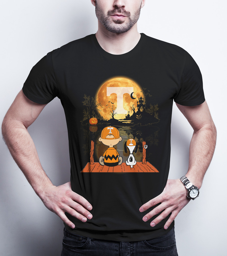 Tennessee Volunteers Halloween Full Moon T And Snoopy Pumpkin Scene T-Shirt