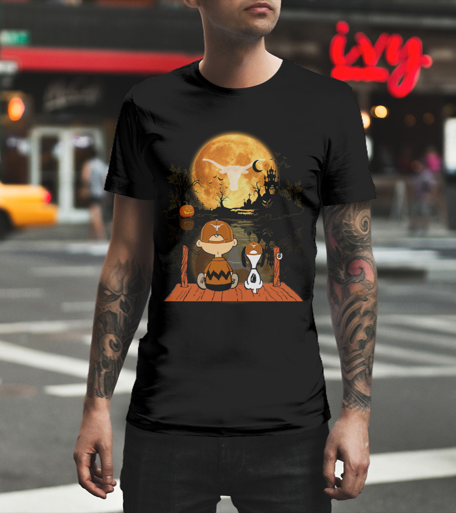 Texas Longhorns Halloween Charlie Brown Snoopy Full Moon Haunted Scene T-Shirt