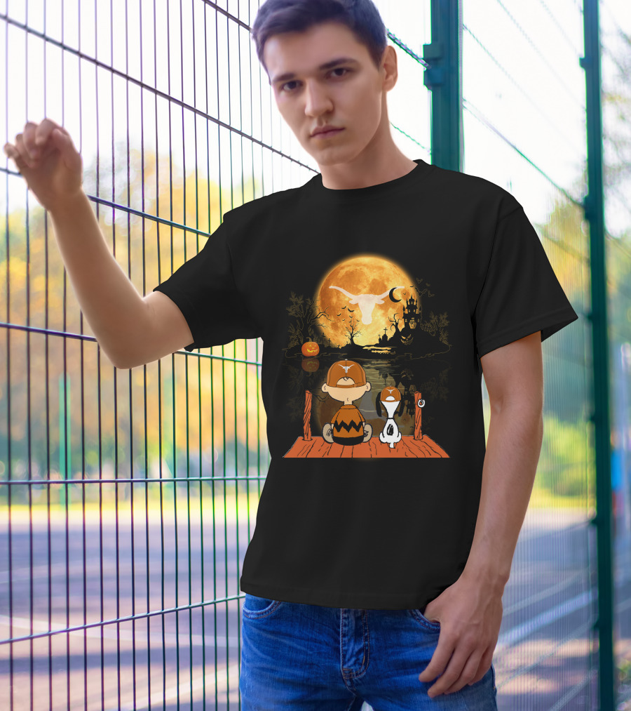 Texas Longhorns Halloween Charlie Brown Snoopy Full Moon Haunted Scene T-Shirt