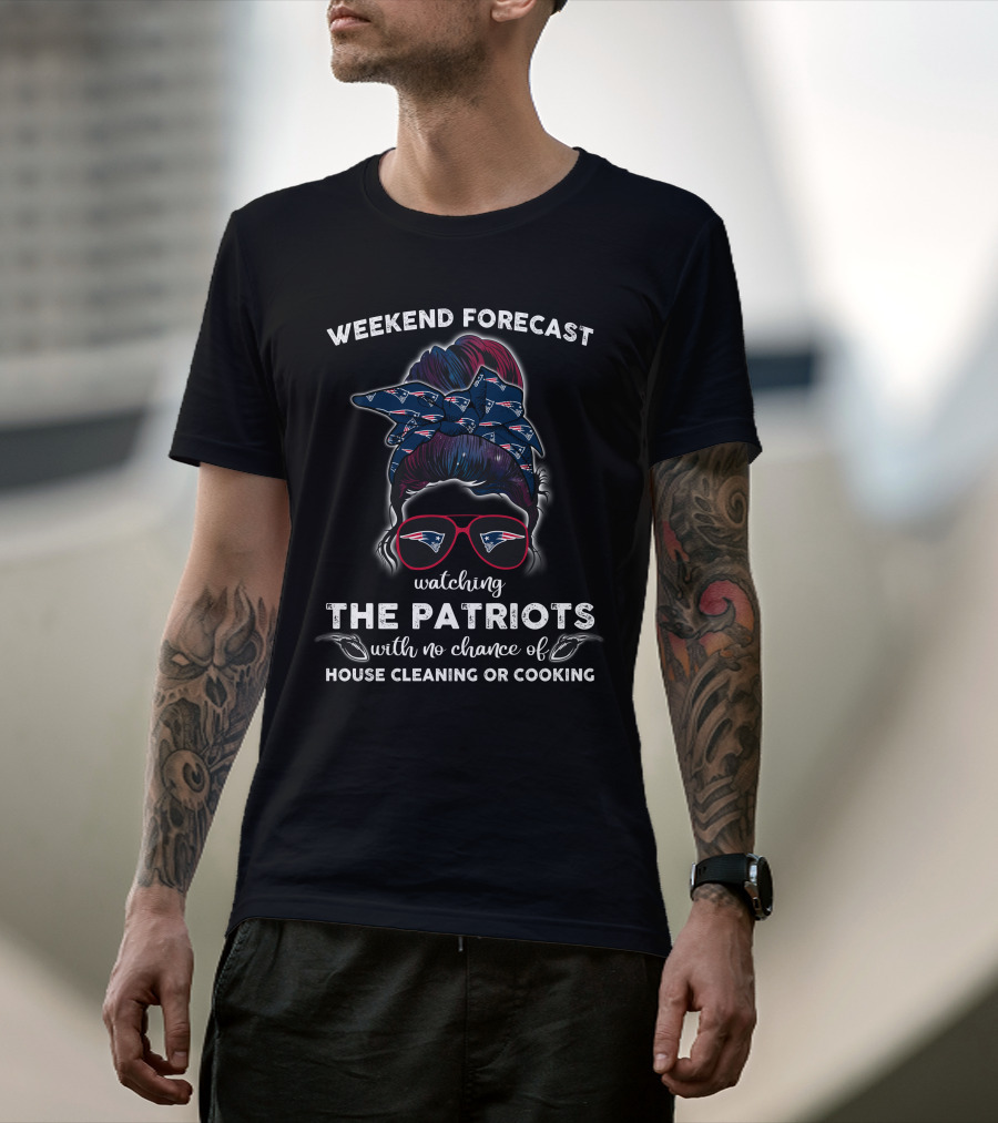 WEEKEND FORECAST WATCHING THE PATRIOTS WITH NO CHANCE OF HOUSE CLEANING OR COOKING T-Shirt