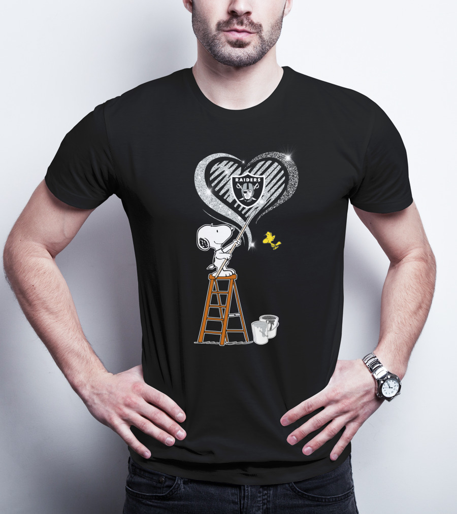 Snoopy Painting Heart Raiders 23 Oakland Raiders Football Nfl Peanuts Woodstock T-Shirt