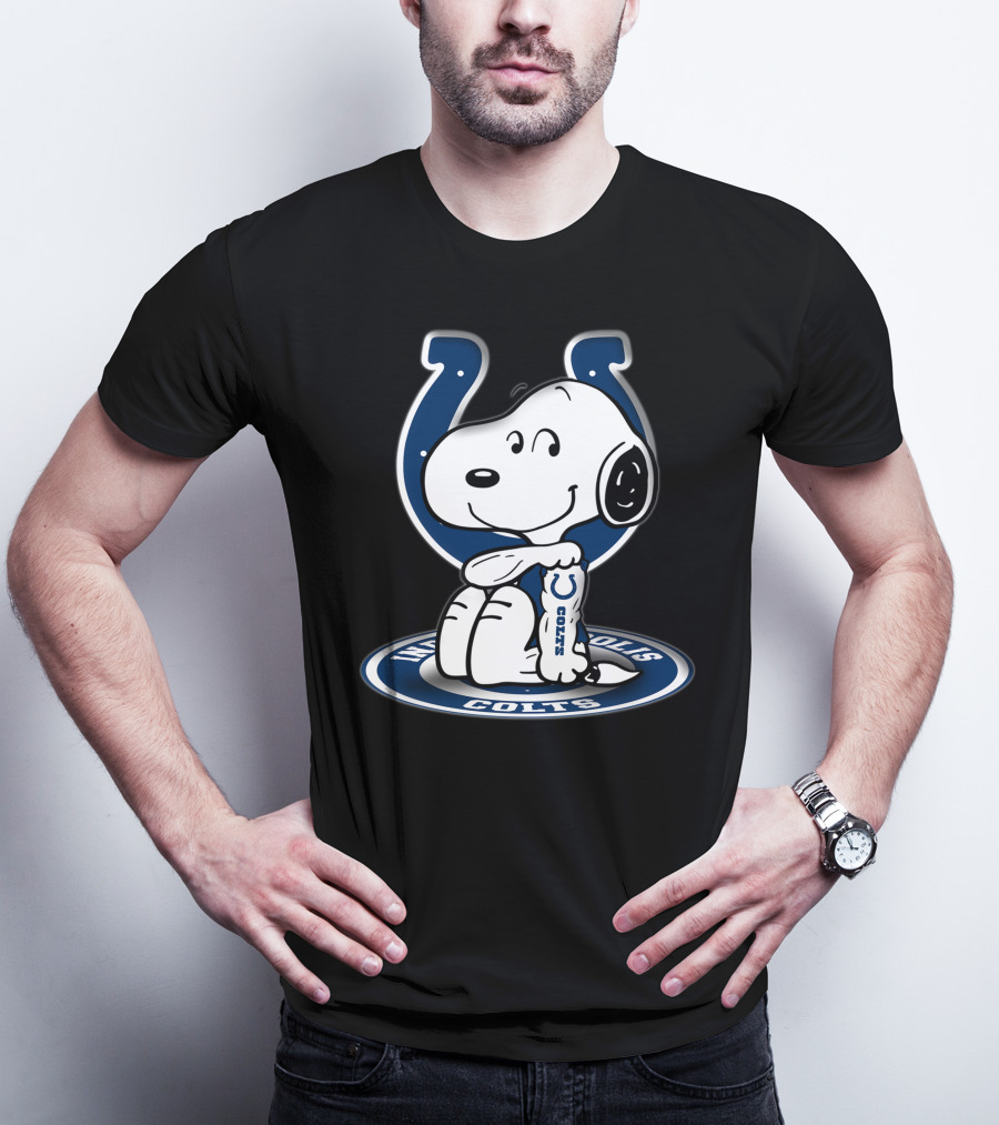 Snoopy Hugging Indianapolis Colts Horseshoe T-Shirt