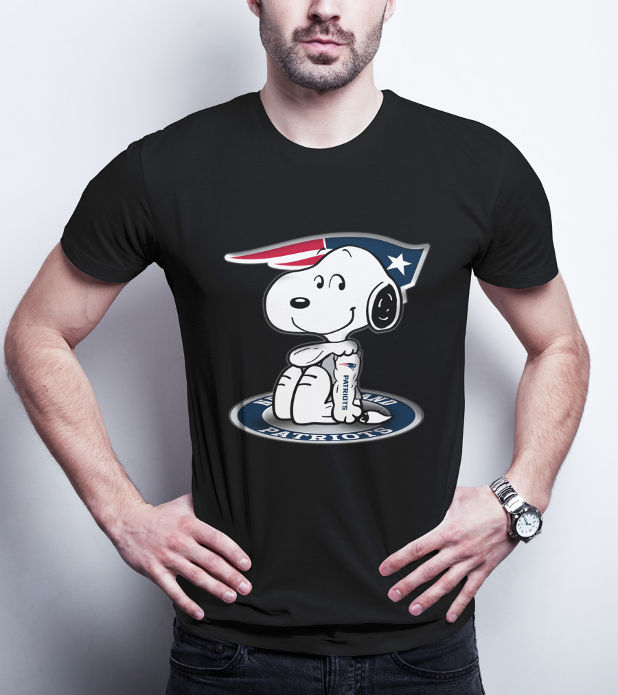 Snoopy New England Patriots Fan With Team T-Shirt