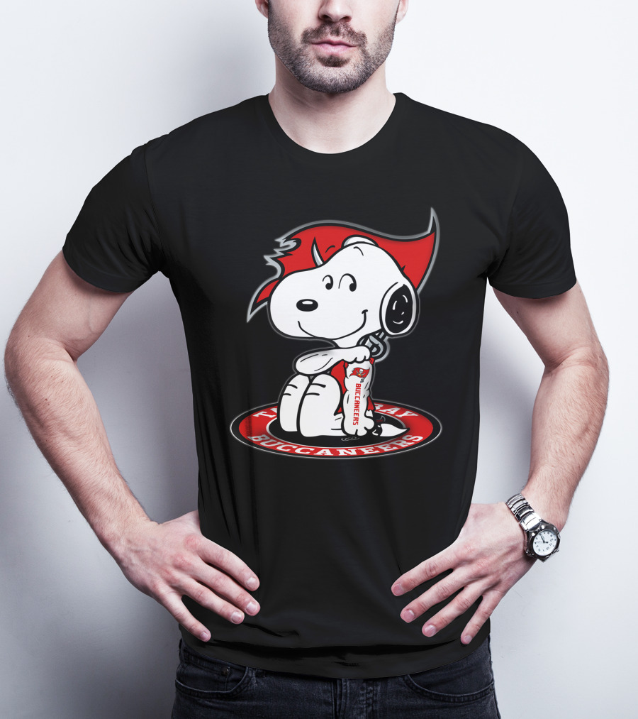 Tampa Bay Buccaneers Snoopy Fan T-Shirt