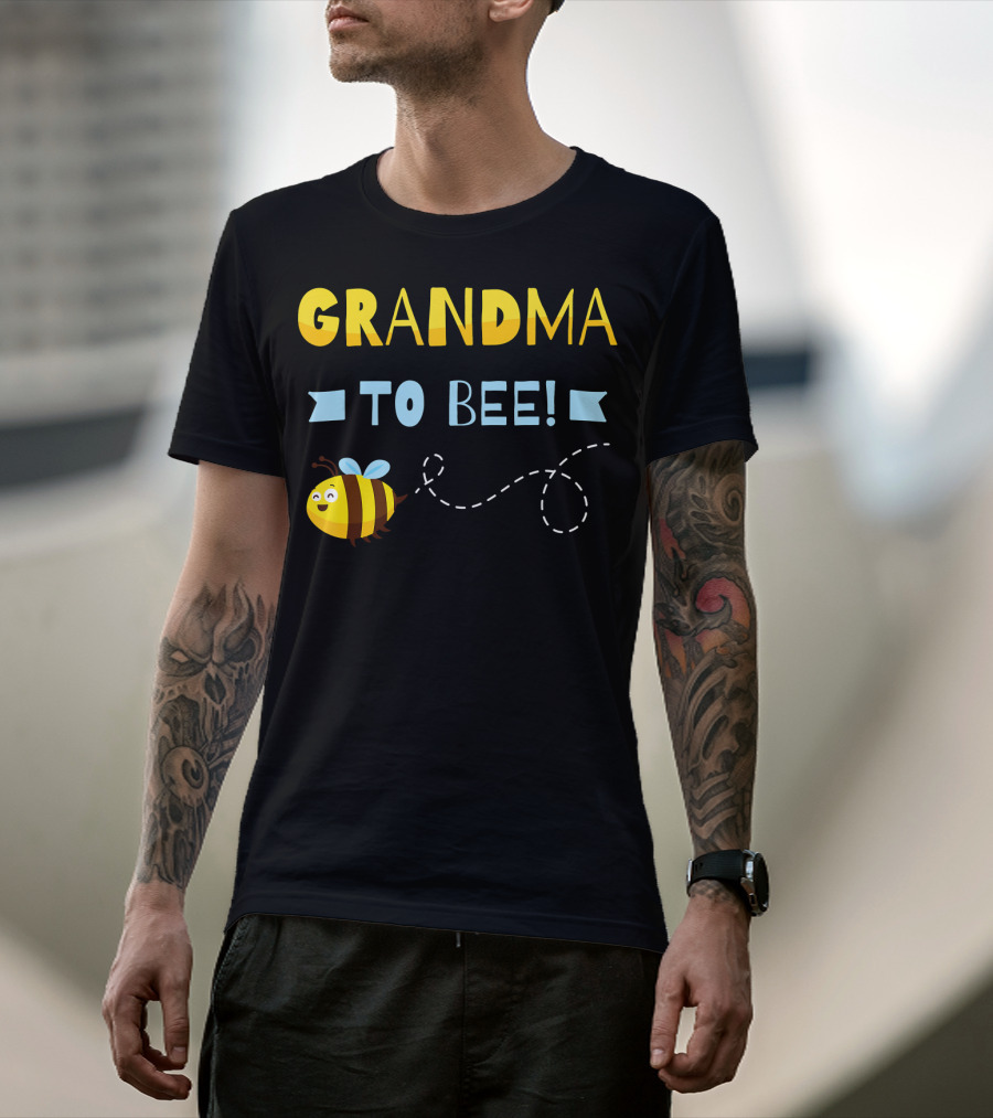 GRANDMA TO BEE Pregnancy Announcement With Bumblebee T-Shirt
