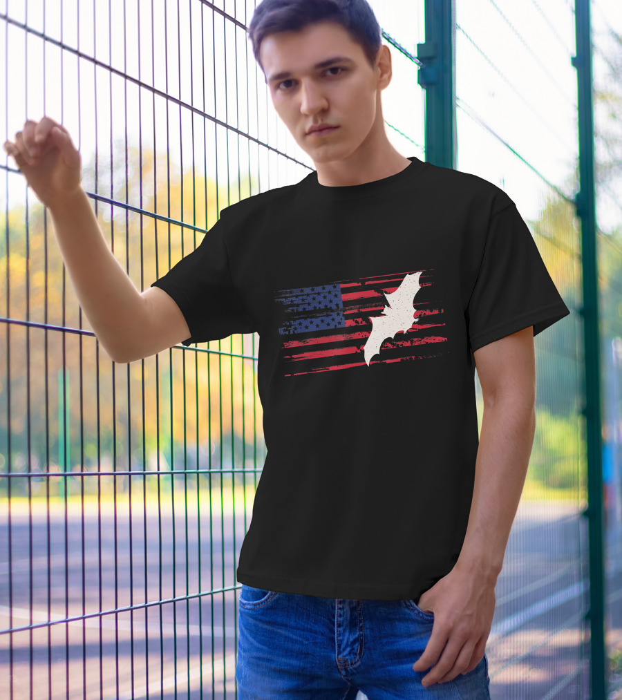US American Flag Bat Silhouette Patriotic Flying Animal T-Shirt